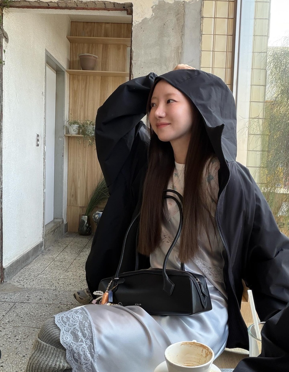 연말 모임에 '이것'을 더해주면 스타일링 끝! | 얼루어 코리아 (Allure Korea)