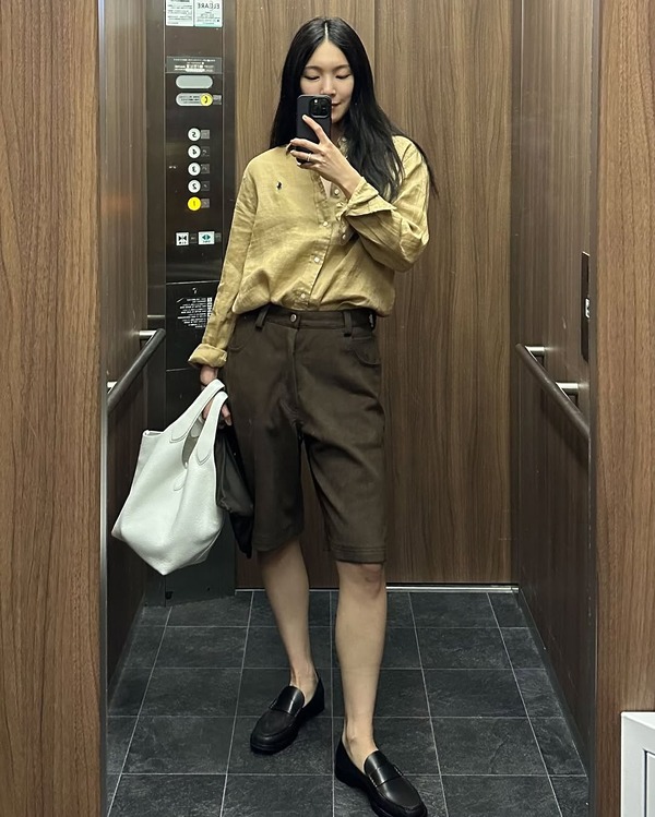부티 나는 언니들이 즐겨 입는 ‘포엣코어’ 룩 모두 알려드립니다 | 얼루어 코리아 (allure Korea)