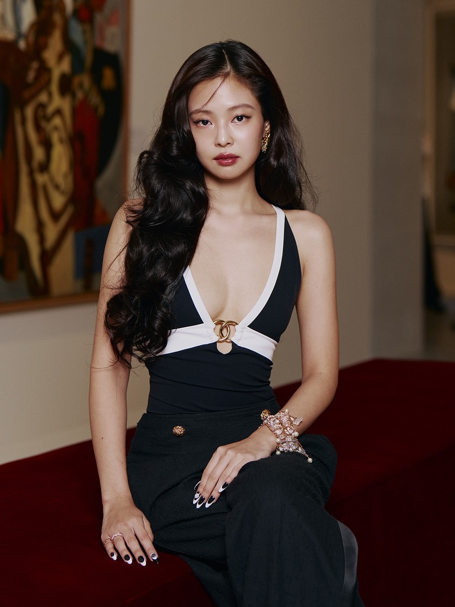 제니가 제시하는 올여름 웨이브 스타일은 '이것'! | 얼루어 코리아 (allure Korea)